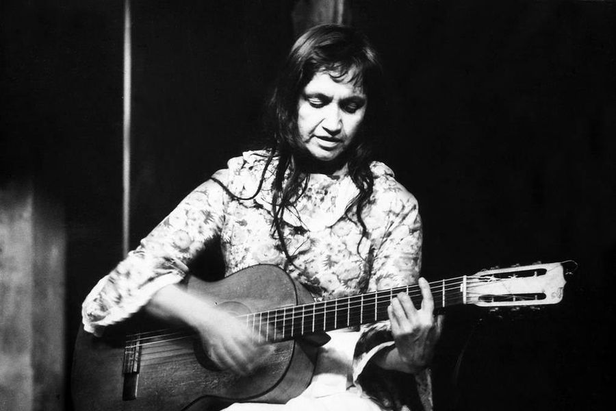 Efemérides 05 de Febrero - Violeta Parra - APJGas